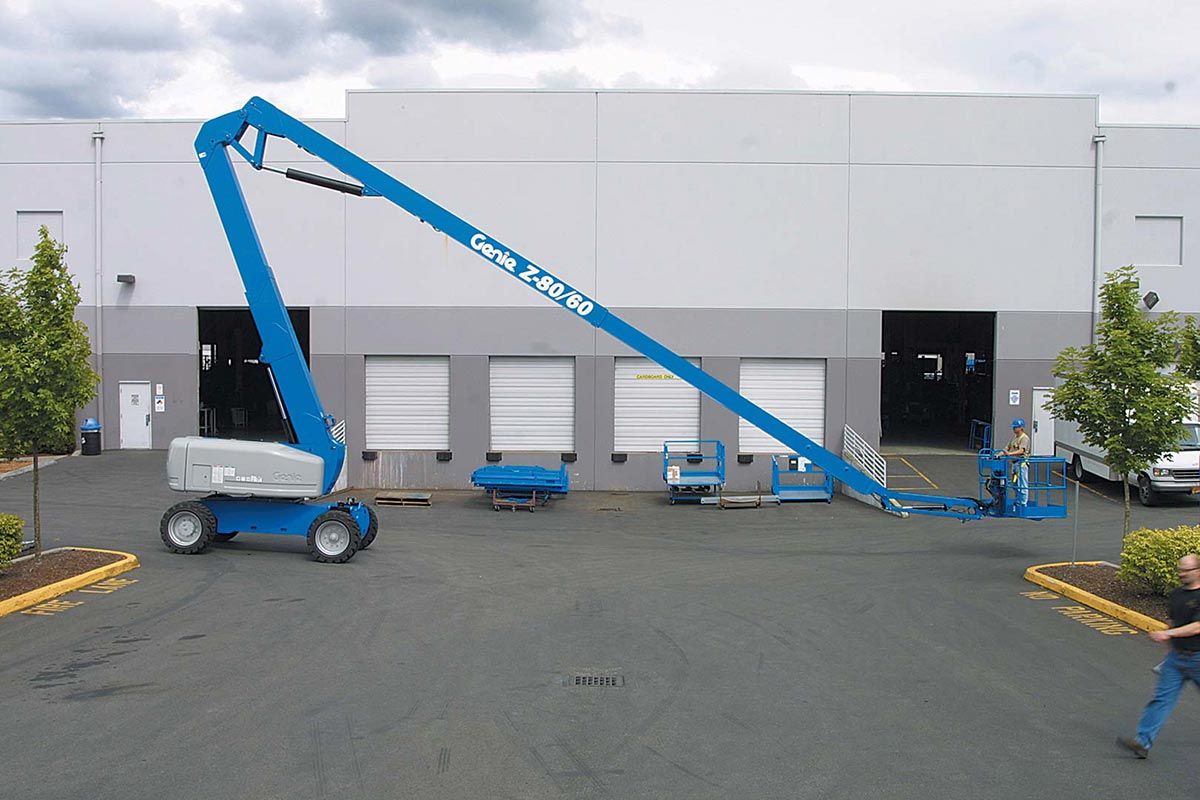 Plataforma Elevatória Móvel de Trabalho a caminho do cliente para ...